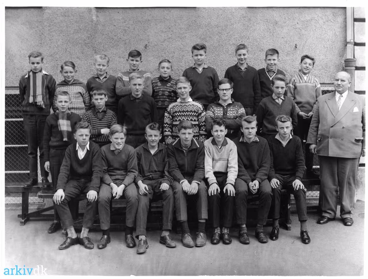 arkiv.dk | Klassebillede af en 1. realklasse på Giersings Realskole, Nonnebakken 7 i 1955-1960 ...