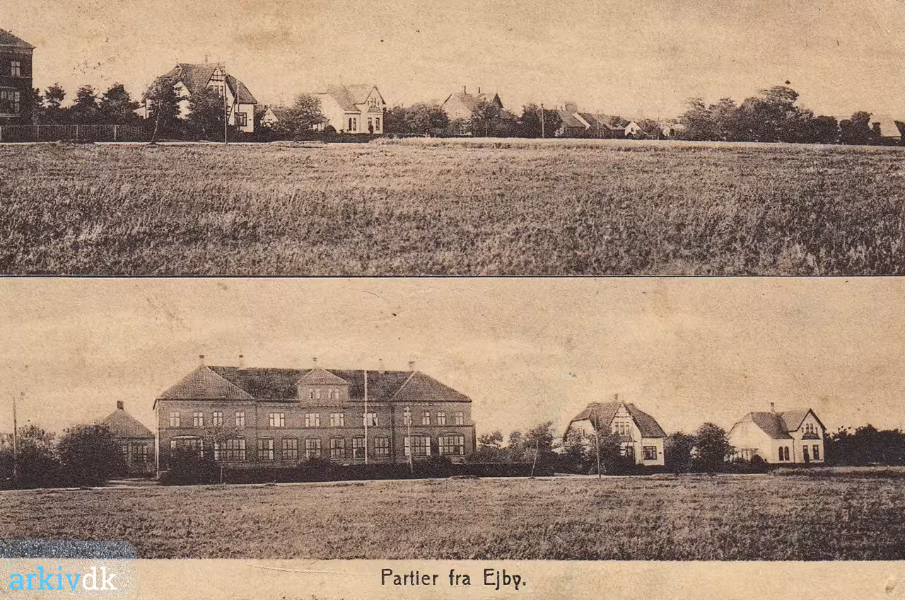 arkiv.dk | Ejby postkort, med Ejby Skole, Nørregade 88 ,90 og 92, 5592 Ejby år 1915 - 40, Ejby sogn.