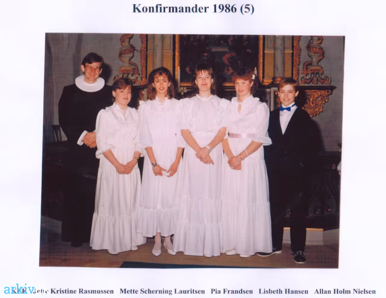 arkiv.dk | Sognepræst Knud Erik Kristensen med Konfirmandholdet i Kølstrup 1986.