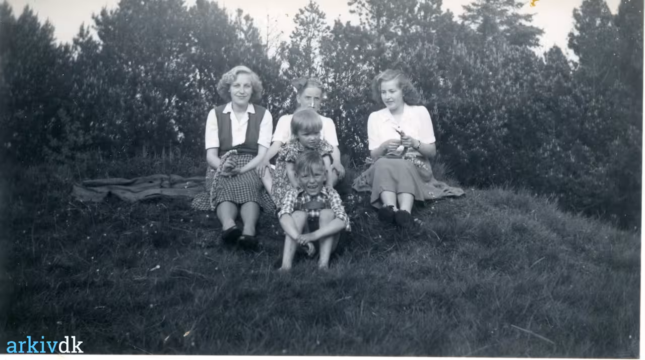 arkiv.dk | Birthe Bille Jørgensen, Grethe Bille Jørgensen, fra Viborg, og Gerd fra Norge, de to ...