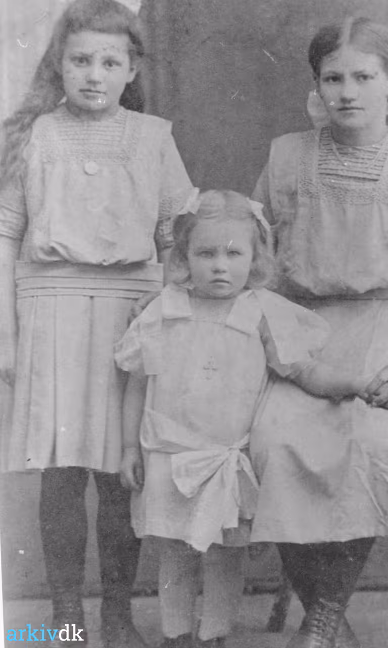 arkiv.dk | Gitte Haugaard og Niels Nielsens døtre