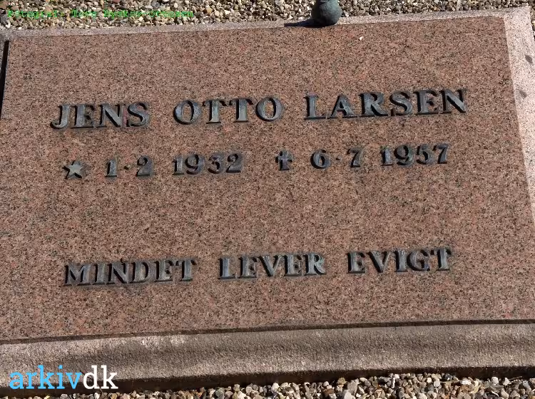 arkiv.dk | Jens Otto Larsen. søn af Niels Henrik Larsen og hustru Bodil