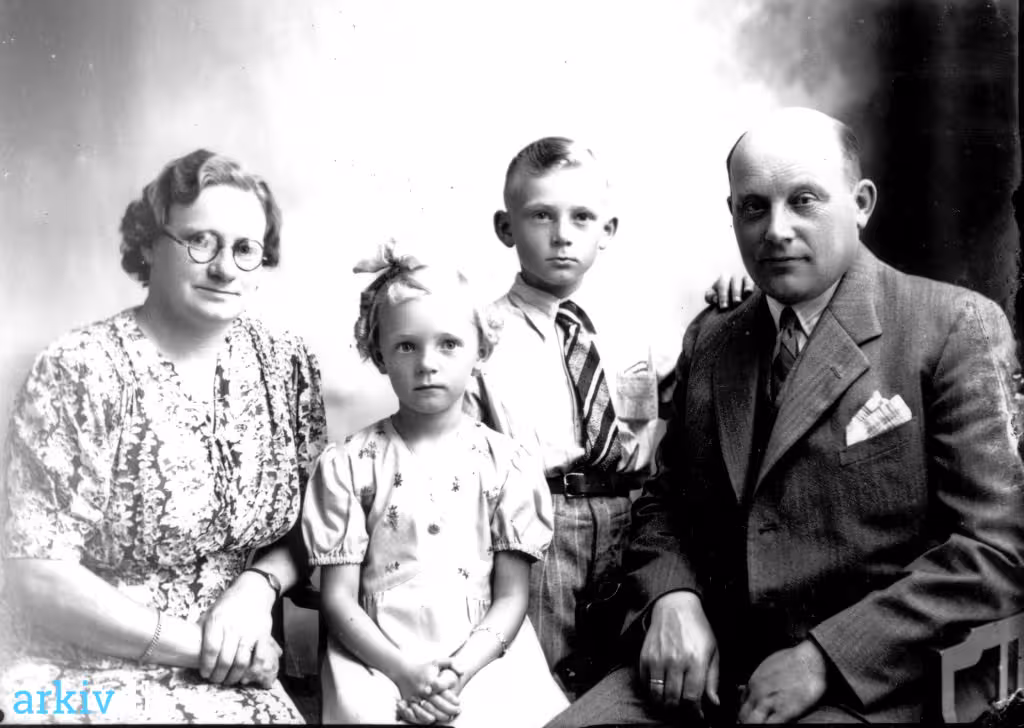 arkiv.dk | Robert Sylvest med kone og børn.