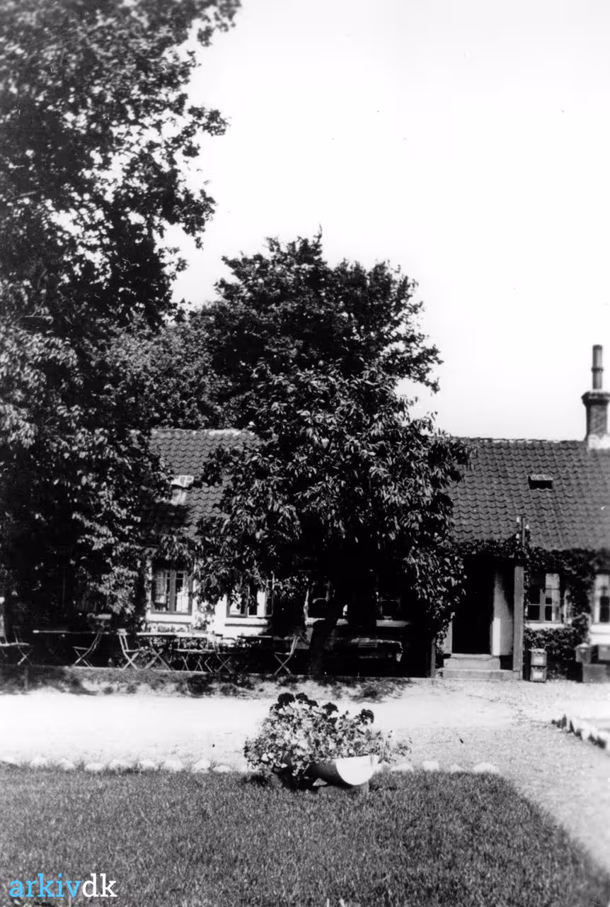 arkiv.dk | Brabrand Kro, Brabrand. Ca. 1930.