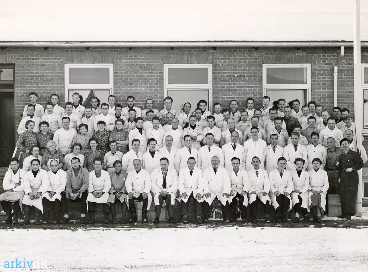 arkiv.dk | Ansatte på Ansager Slagteri 1956