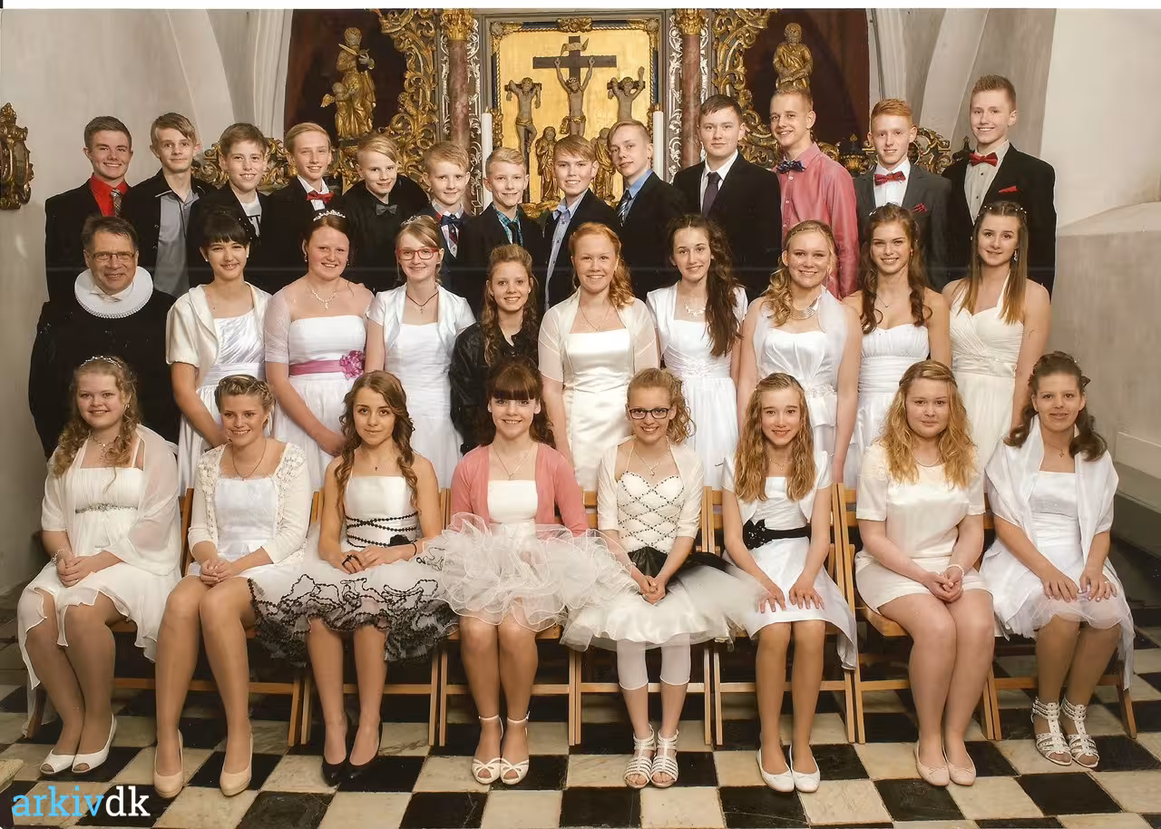 arkiv.dk | Konfirmationsbillede fra Nørup Kirke 2013