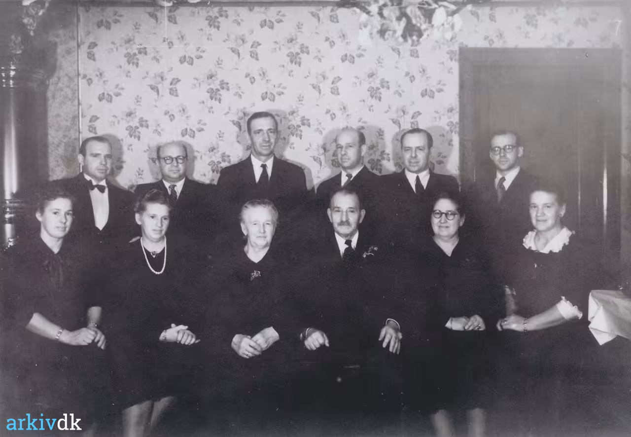 arkiv.dk | Rasmus Rasmussen Rugaard og Marie Kirstine Rugaard med børn