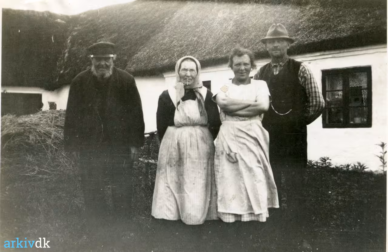 arkiv.dk | Ægteparret Thomas Christensen Øland og hustru Ane Marie Jensen med deres datter ...