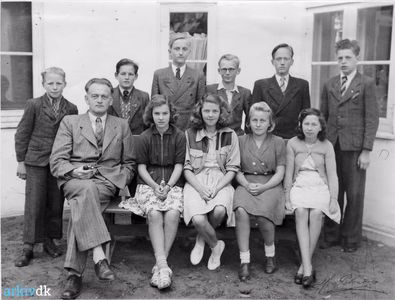 arkiv.dk | Konfirmation 30. september 1945 - Langebæk Præstegård