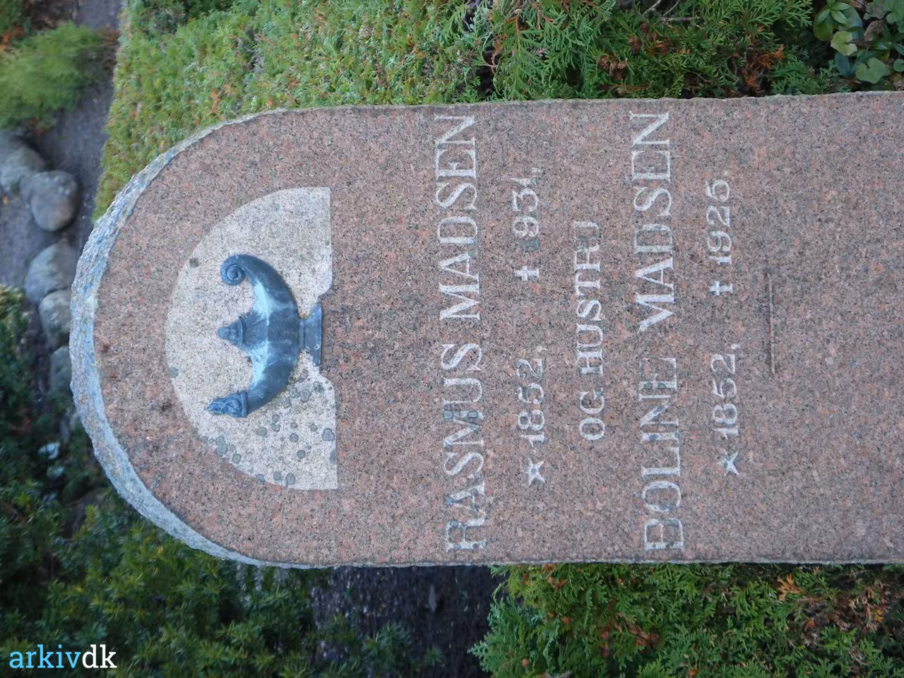 arkiv.dk | Gravsten på Nr.Lyndelse kirkegård