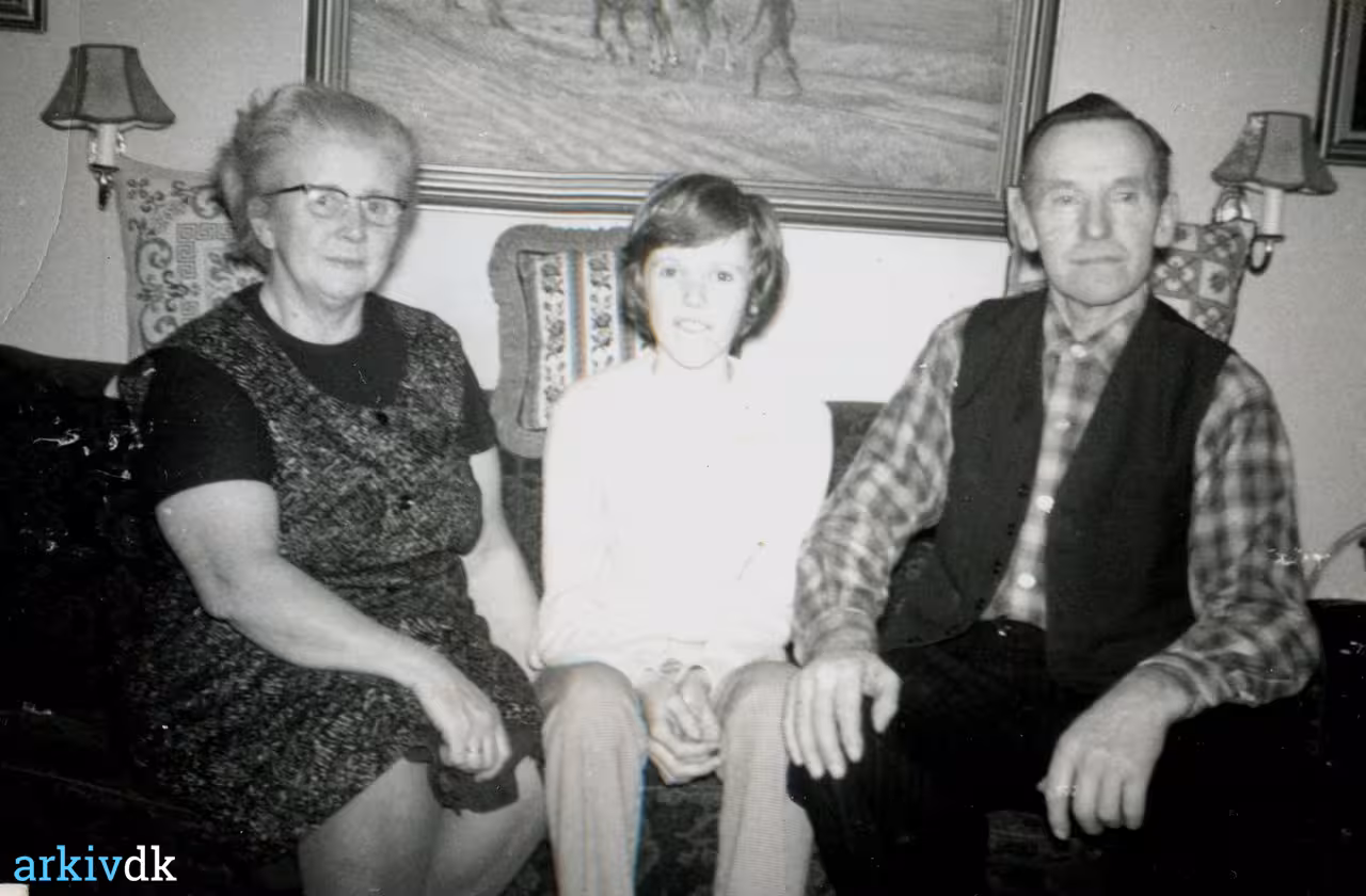 arkiv.dk | Hanna Flou med forældre