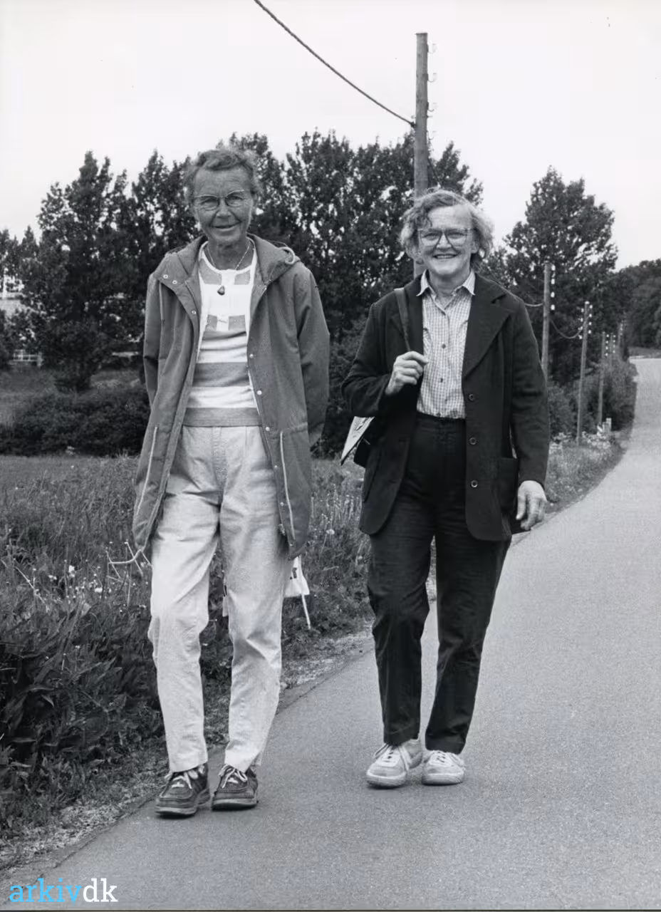 arkiv.dk | Olga Andersen, Høver, på Galten Marchen i 1985. Deltageren t.v. er ukendt person fra ...