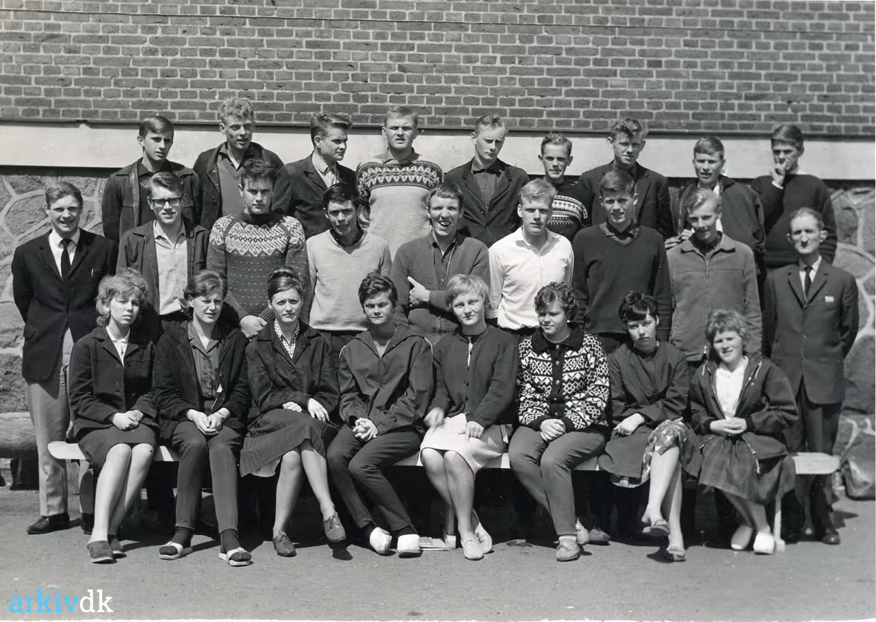 arkiv.dk | Sct. Jacobi Skole. Kirkepladsen 1, Varde. 1964. klassefoto 3. real C