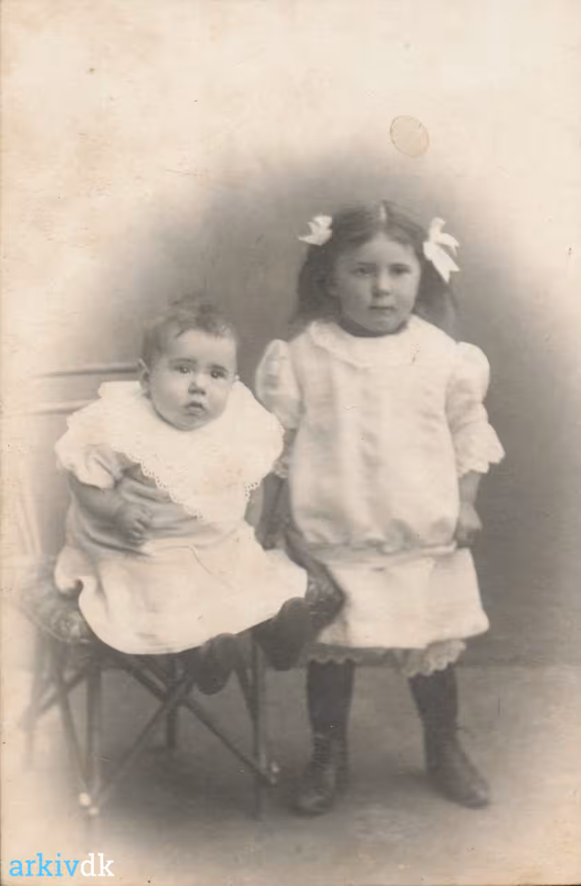 arkiv.dk | Dagny og Clara Jørgensen - 1904