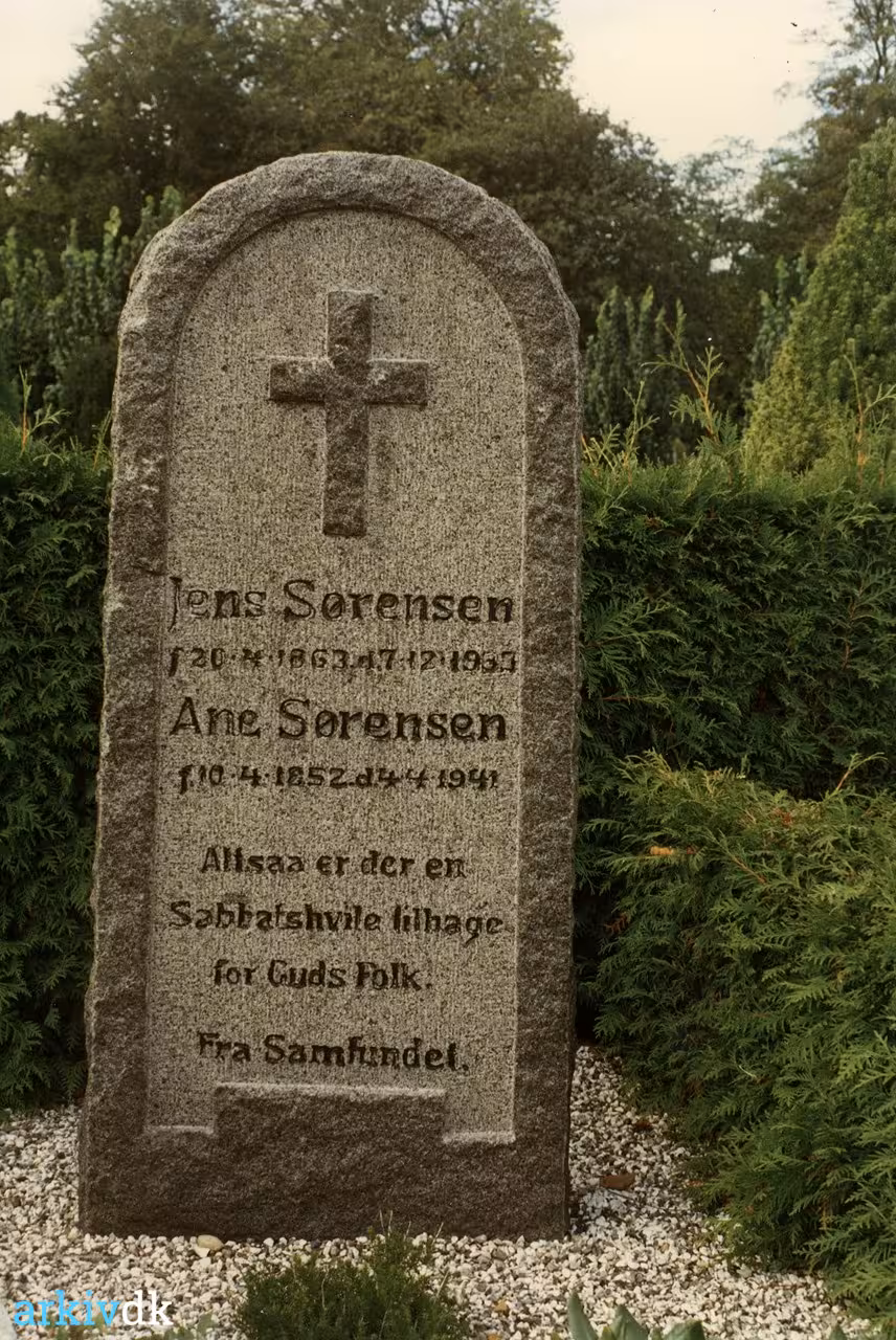 arkiv.dk | Gravsten for Jens og Ane Sørensen