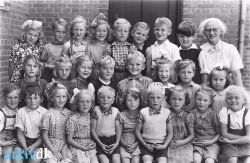 arkiv.dk | Klassebillede. Helsinge Skole med Andrea Ellehauge