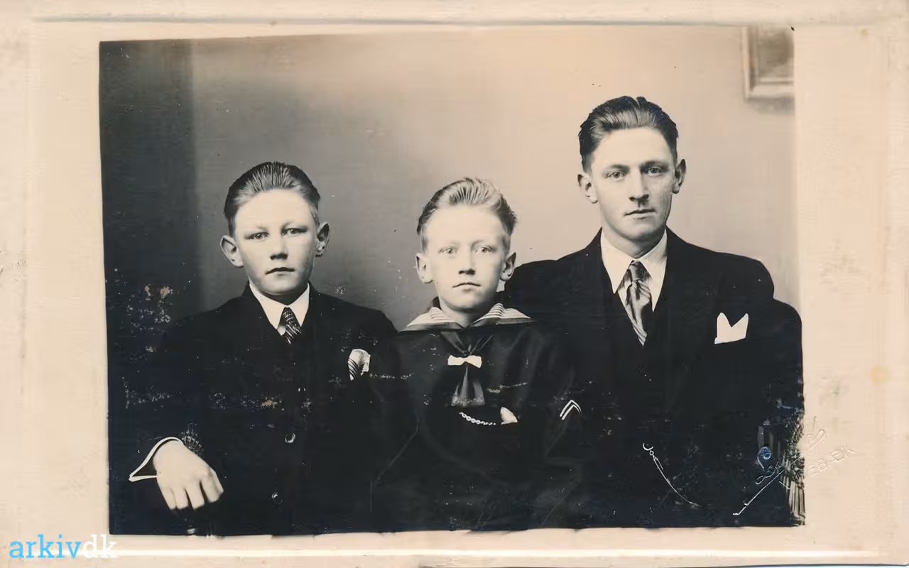 arkiv.dk | Niels, Alfred og Kristian Korsholm Olesen, Herborg