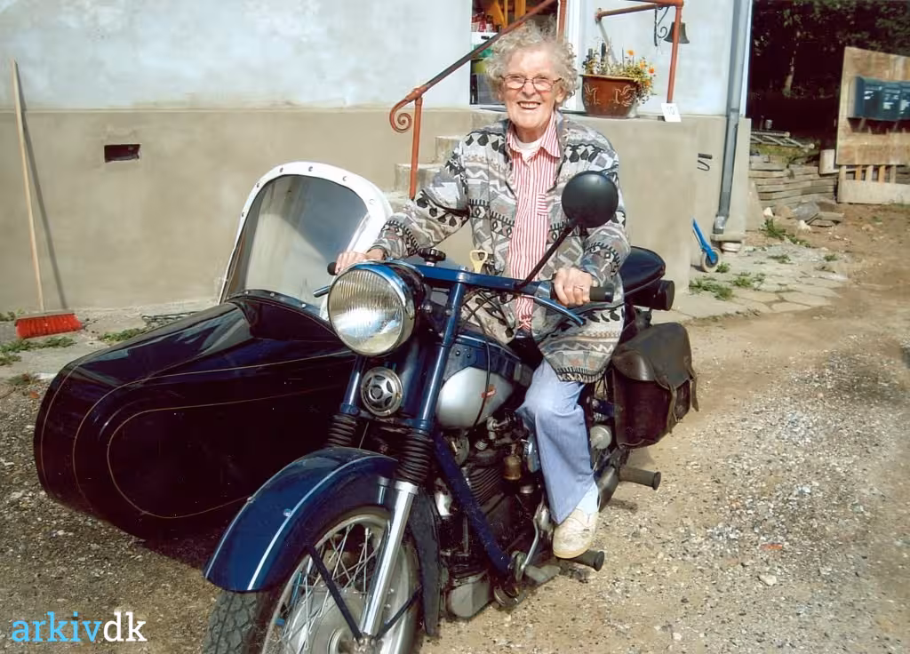 arkiv.dk | Astrid Jensen, Hvilebækgård. Annisse