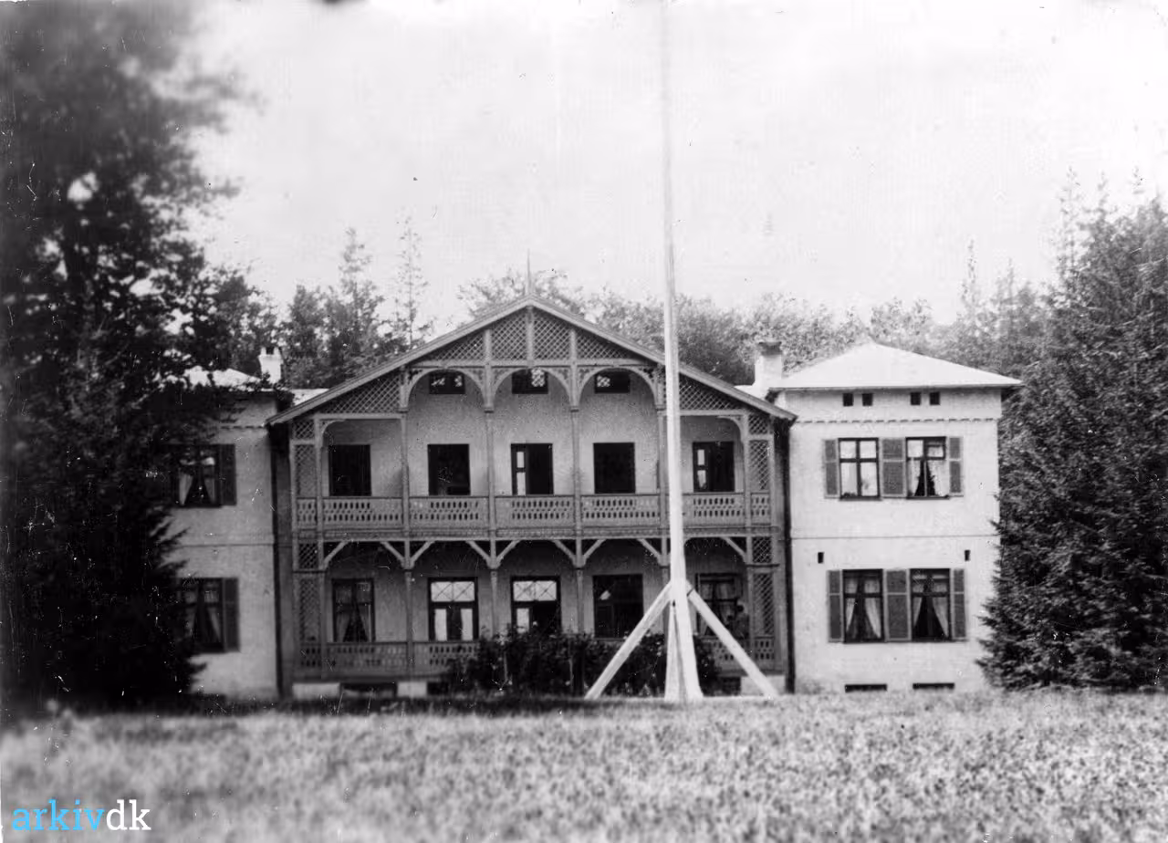 arkiv.dk | Silkeborg Bad: Hovedbygningen set fra haven