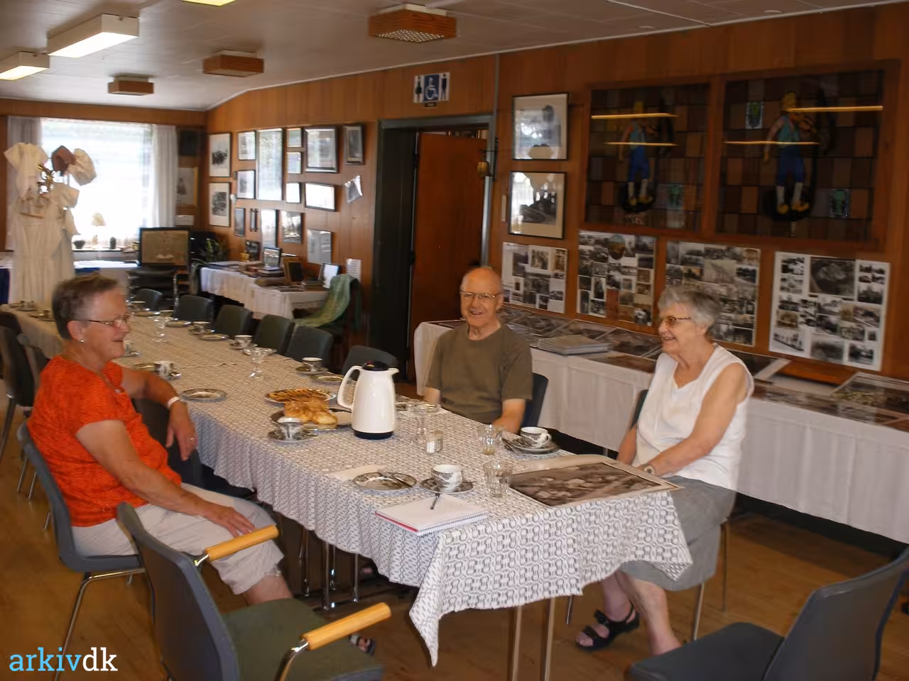 arkiv.dk | Lokalt sognetræf i "Salen" i Nr. Lyndelse Gl. Kro arrangeret ...