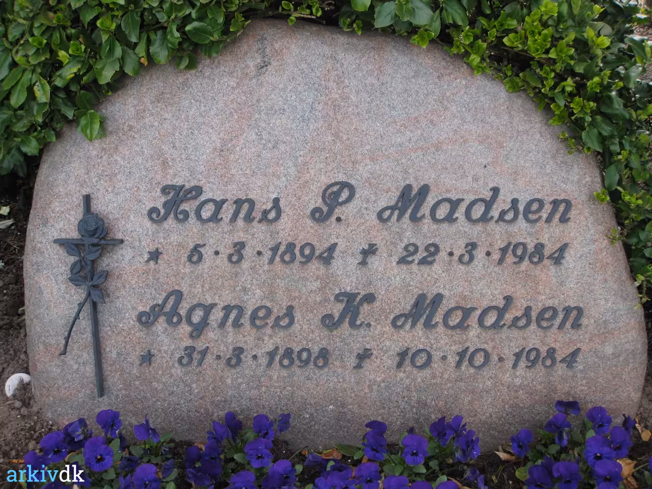 arkiv.dk | Gravsten / Nekrolog Agnes og Hans P. Madsen Agerbæk