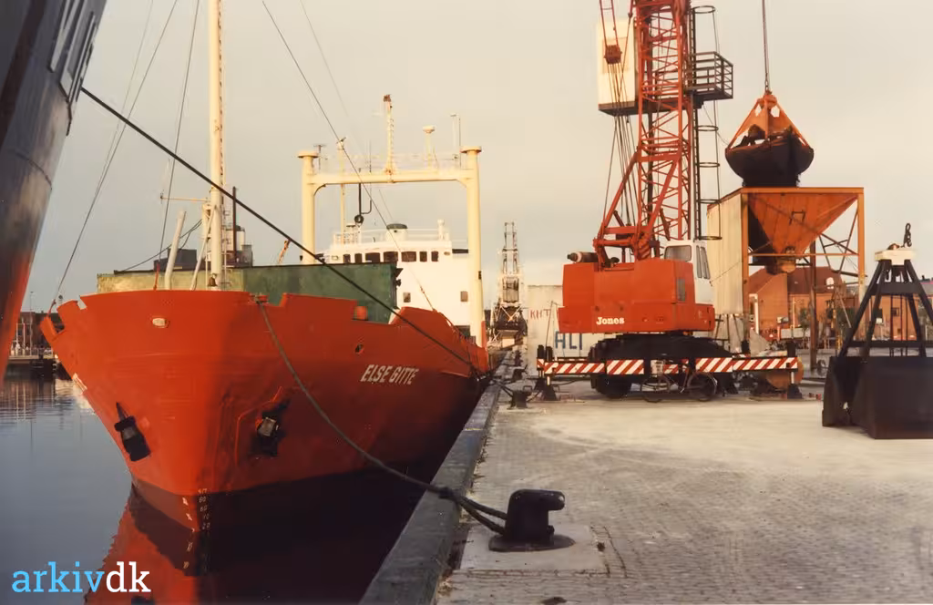 arkiv.dk | Skib under losning ved Lilleøkajen