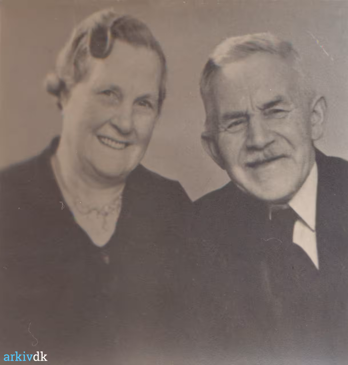 arkiv.dk | Ægteparret Marie Kirstine Emilie Rasmussen og Hans Peter Madsen