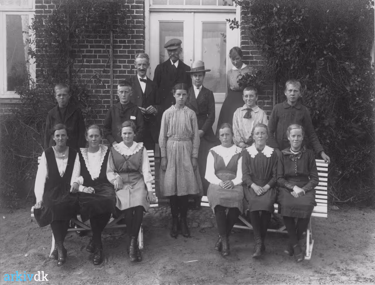 arkiv.dk | Konfirmationsbillede, Pastor Sophus Krag Jensen