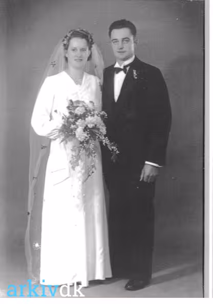 arkiv.dk | Brudebillede af Else og Johannes Hansen, 21. dec. 1945