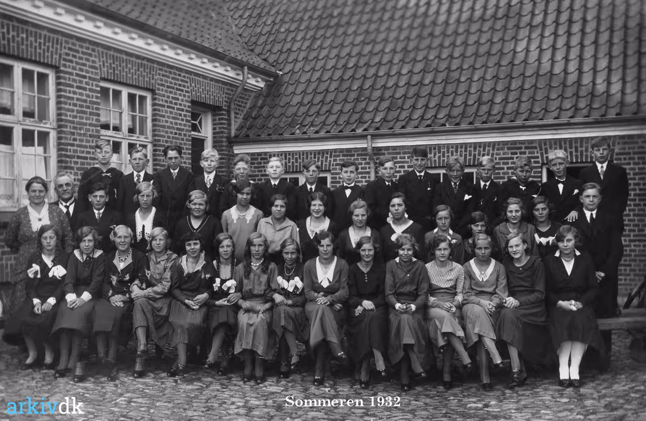 arkiv.dk | Konfirmander Sommeren 1932 9740 Jerslev