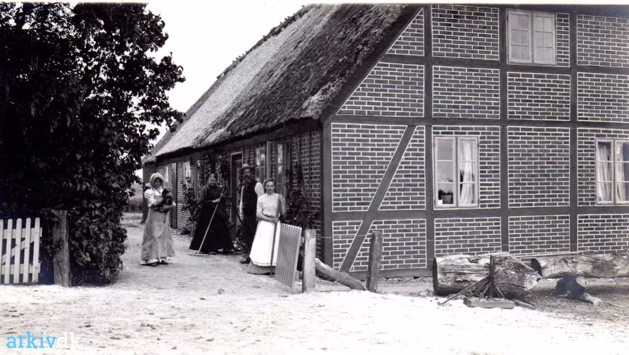 arkiv.dk | Smed Olsen og frue samt 2 døtre, Sønder Alslev.