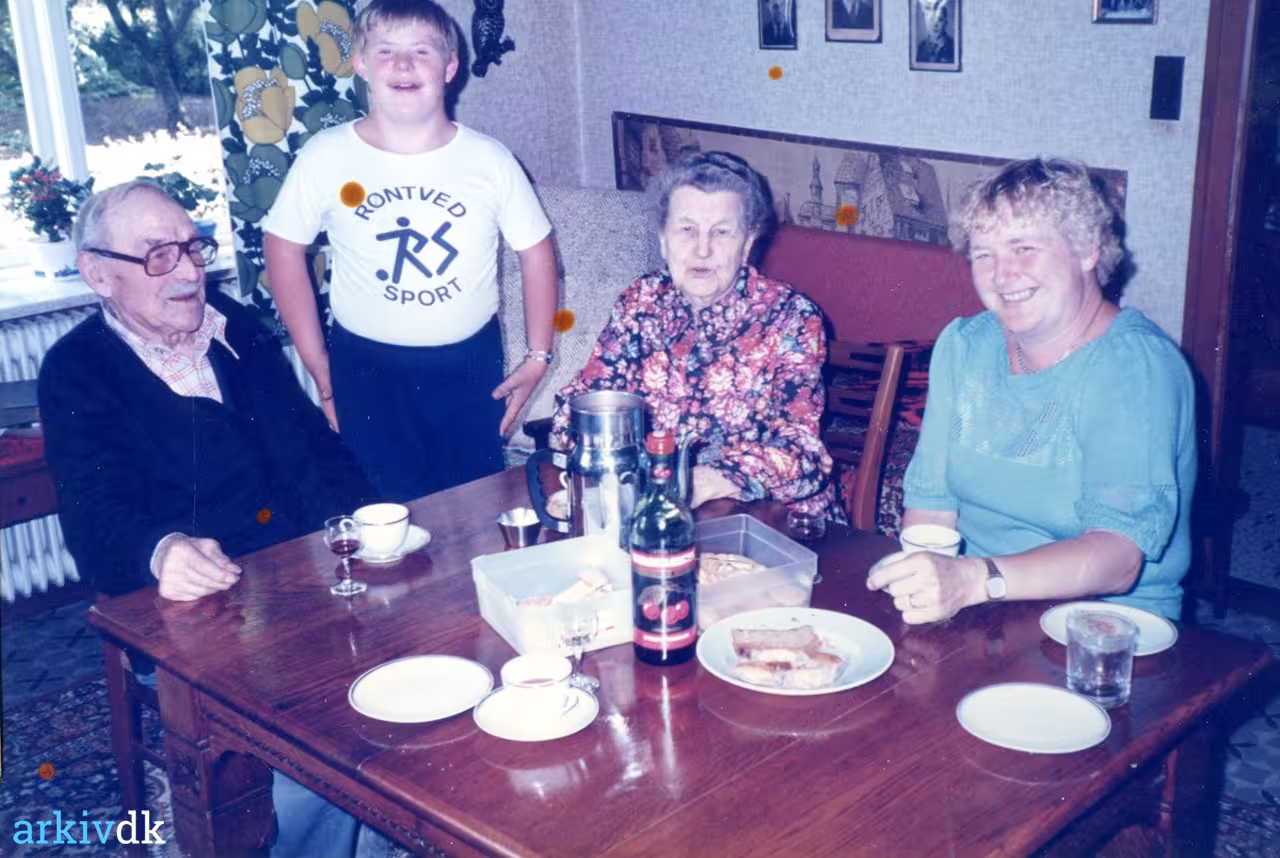 arkiv.dk | Laurine og Julius Kristensen med familie