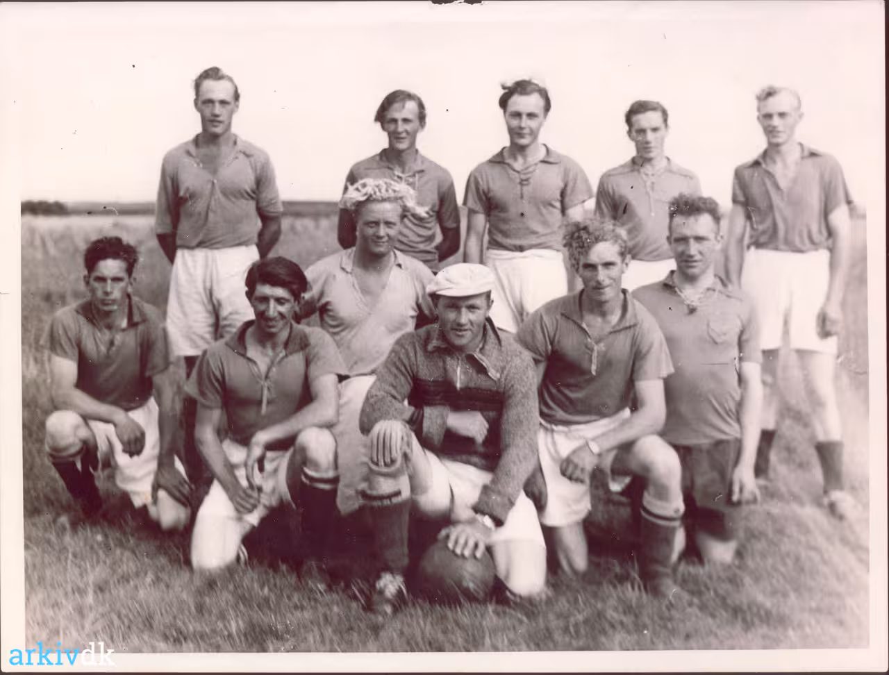 arkiv.dk | Fodboldbillede fra Agerskov 1947/48.