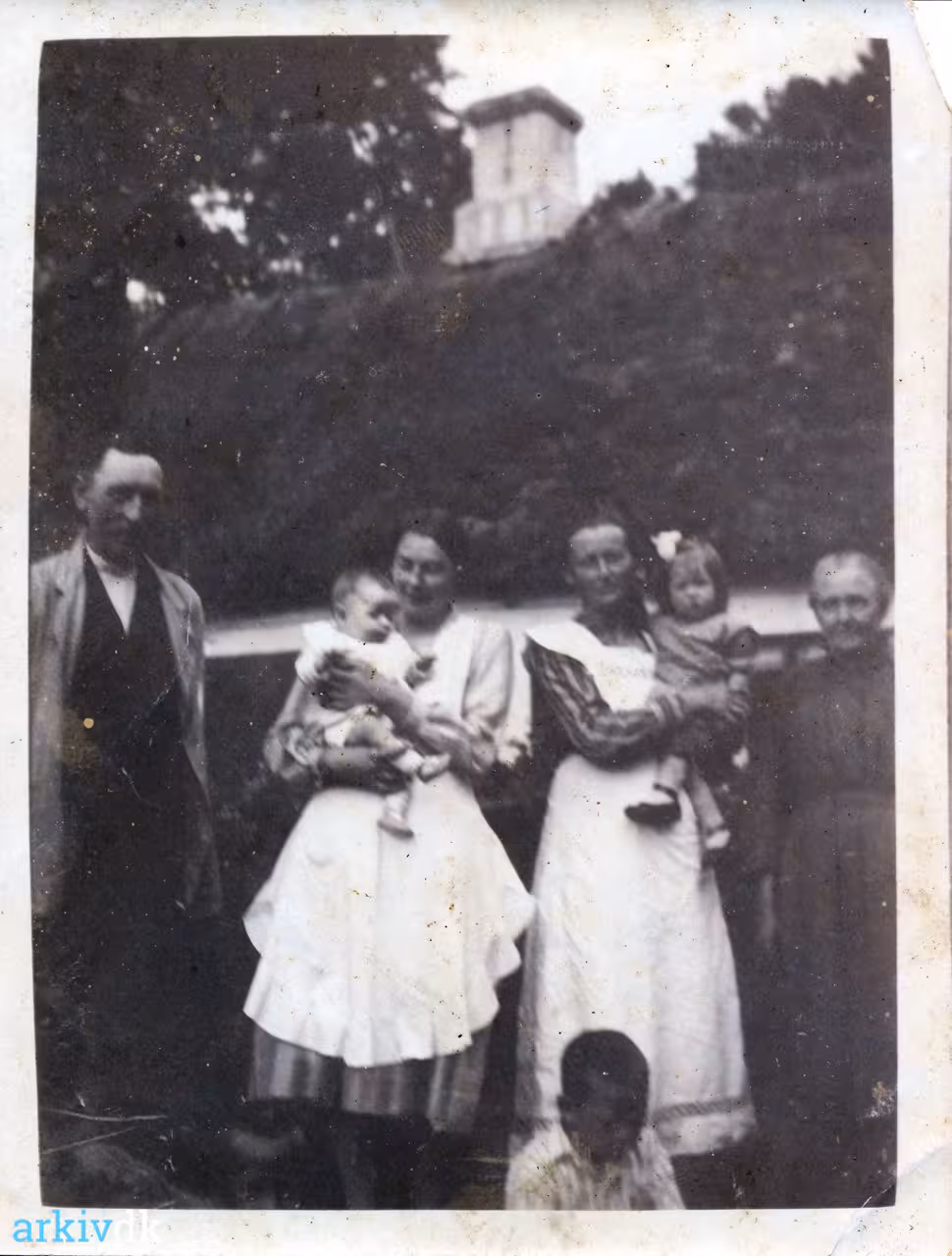 arkiv.dk | N.P. Jensen og Inger J. Jensen med efterkommere. Øster Egede.