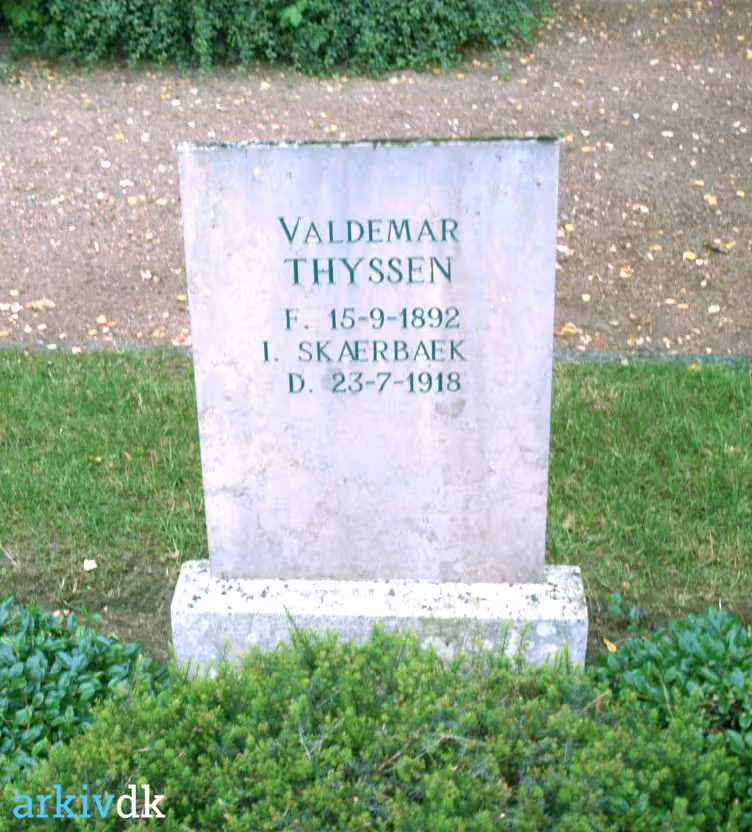 arkiv.dk | Gravsten på Den danske kirkegård i Braine