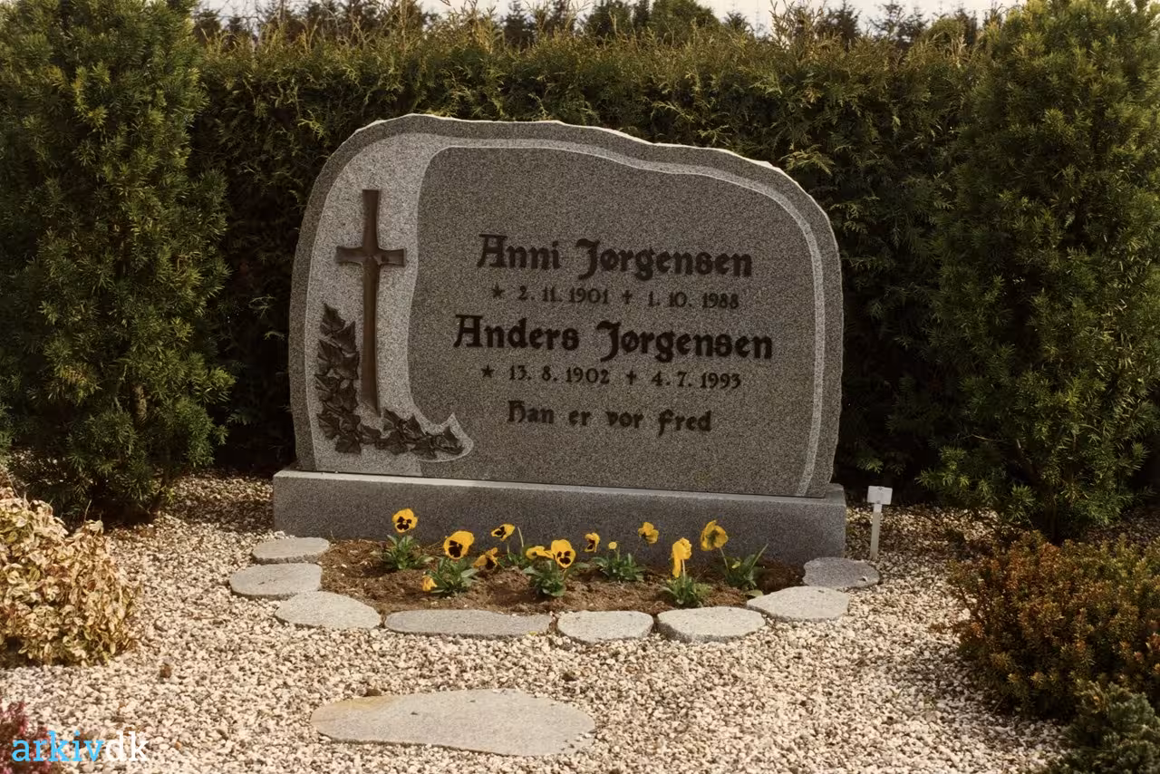 arkiv.dk | Gravsten for Anni og Anders Jørgensen