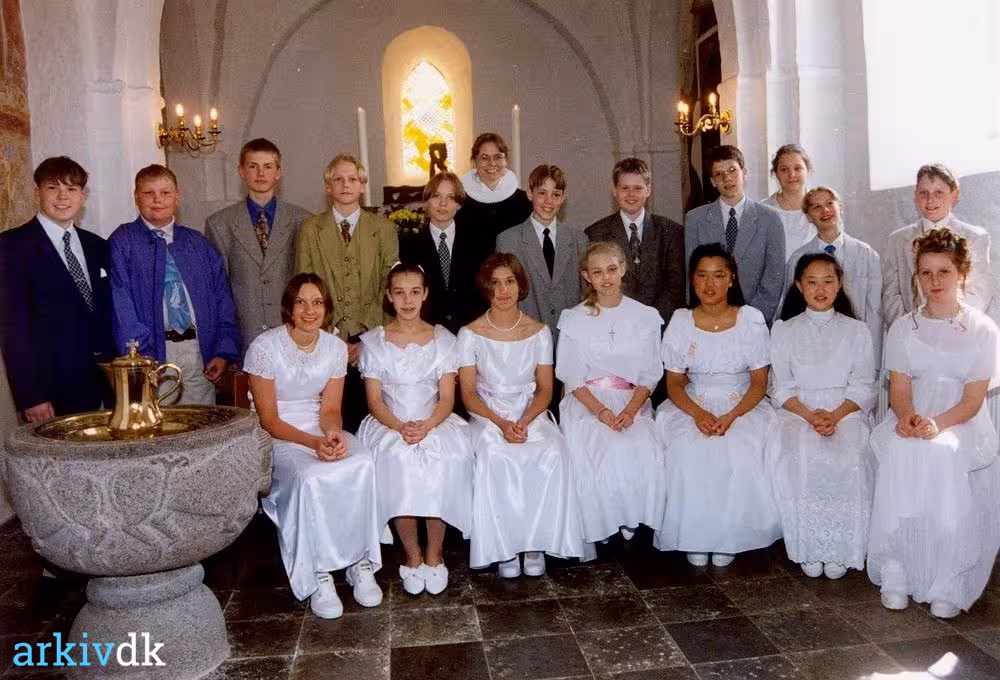arkiv.dk | Konfirmation 1996, 7.a. klasse, Mårslet Kirke, Mårslet.