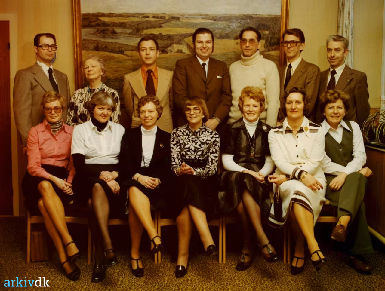 arkiv.dk | Ejby skole Realklassen fra år 1952, - 25 års jubilæum i 1977, Ejby sogn