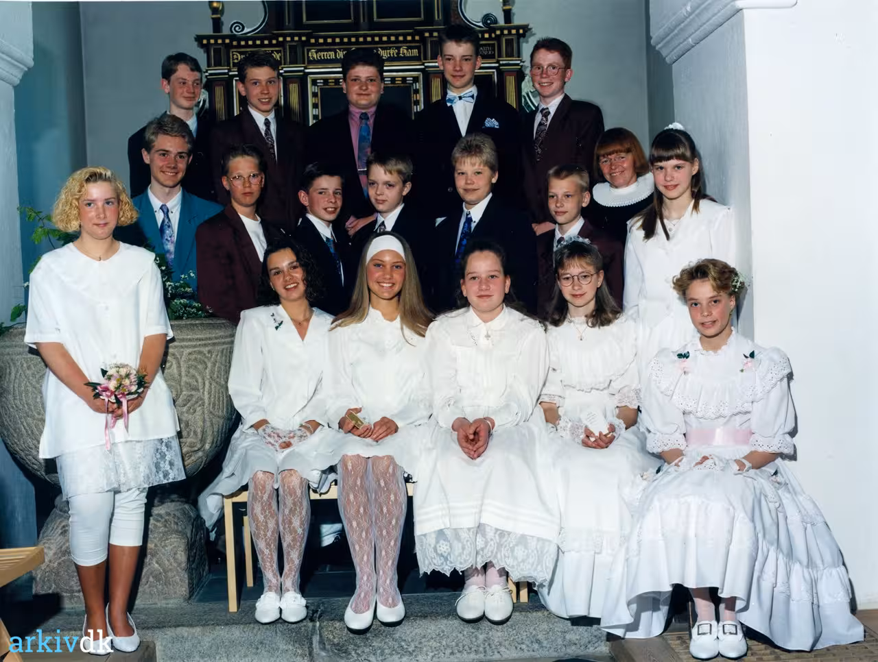 arkiv.dk | Skovby konfirmander 17.05.1992.