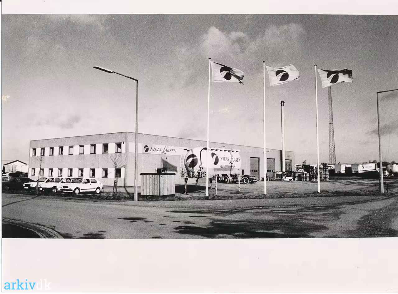 arkiv.dk | Transport A/S Niels Larsen, Industriparken Faxe