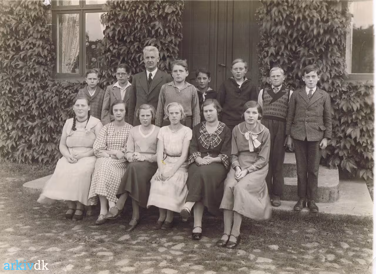arkiv.dk | Konfirmation 1935 efterår, Øllgaard. Asperup-Roerslev.