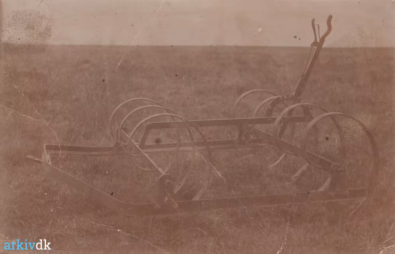 arkiv.dk | Smed Ejnar Pedersens fjedertandsharve