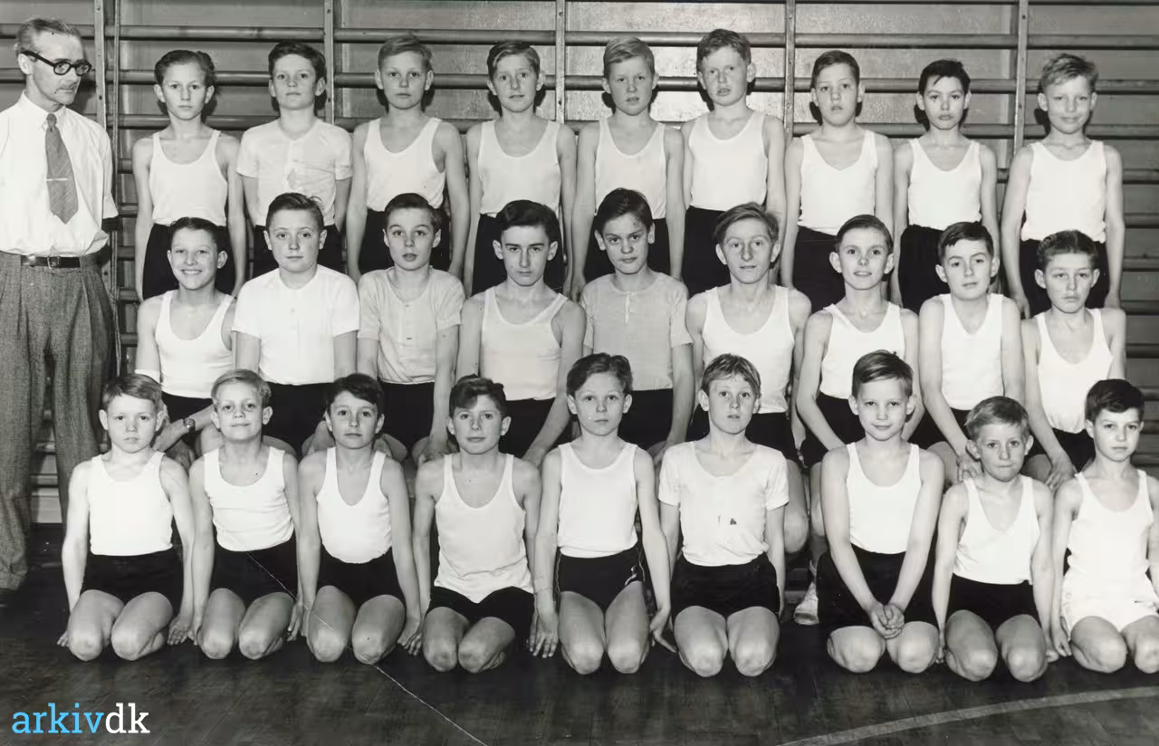 arkiv.dk | Nakskov Gymnastik Forening - drengehold - ca. 1949.