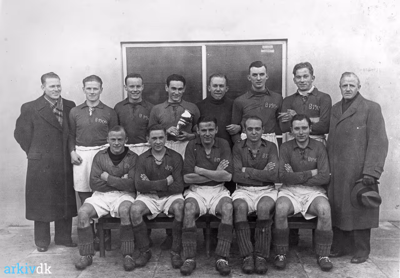 arkiv.dk | B1909 blev FBU's pokalmestre 1941. Holdbillede af B1909's FBU pokal- mestre fra 1941 ...