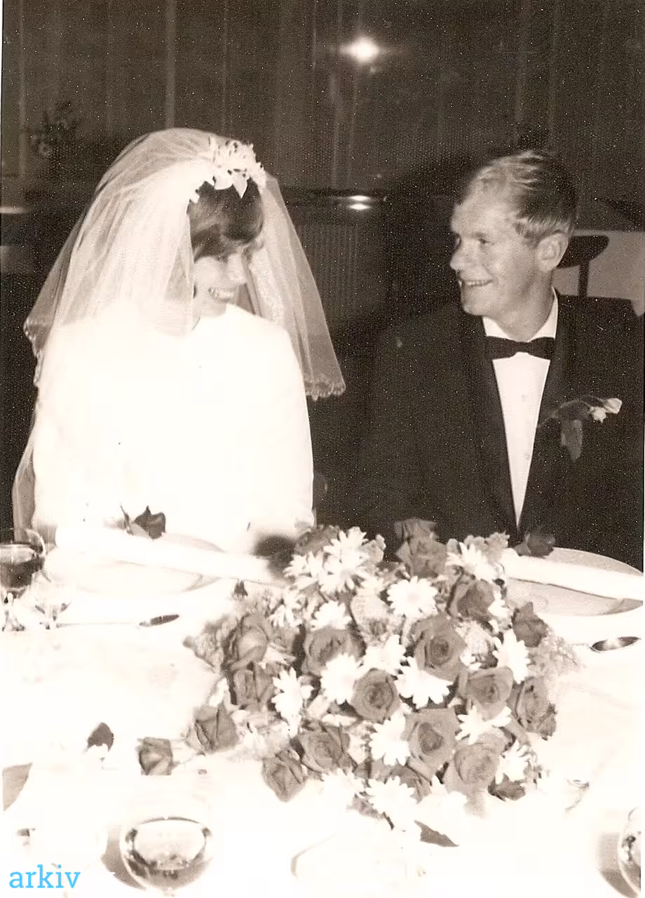 arkiv.dk | Brudebillede 1972 af Elise og Bent Wang Hansen., Vandborgvej 45, Damgaard, 1972