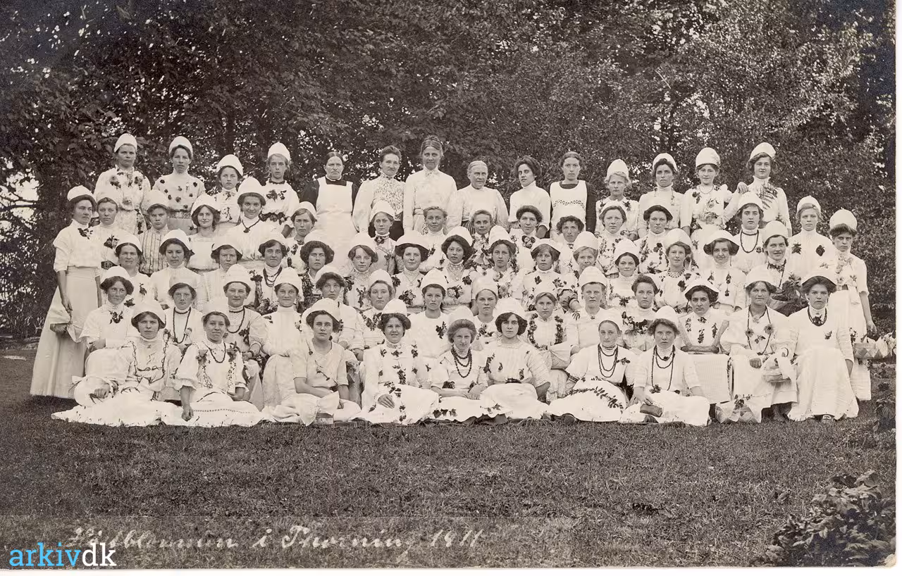 arkiv.dk | Høstblomst piger i Thorning