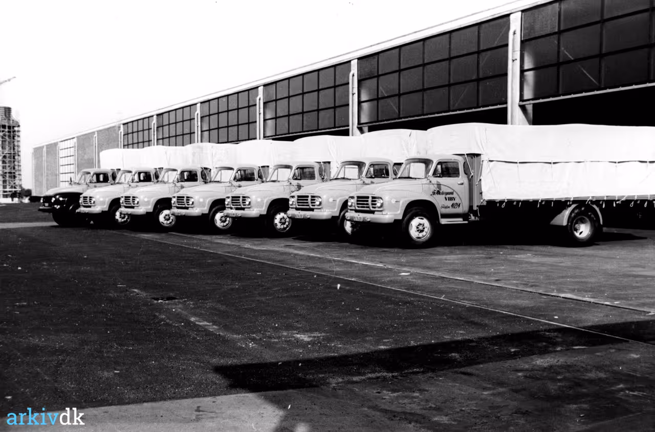 arkiv.dk | FDBs fabrikker, Viby. FDB centrallager/storlager. Lastbiler fra Th. Vestergaard ved ...