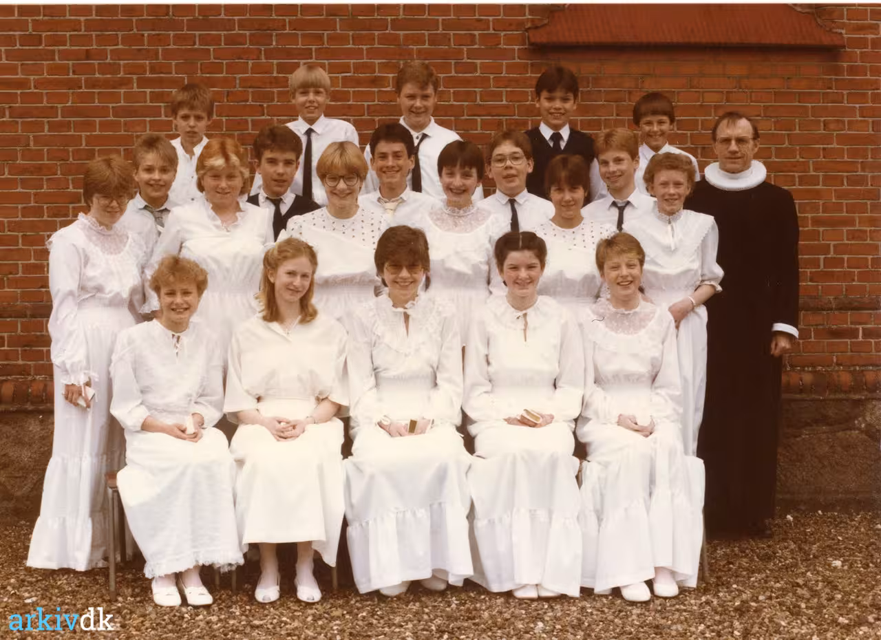 arkiv.dk | Konfirmation i Stensby Kirke - 1984-1985