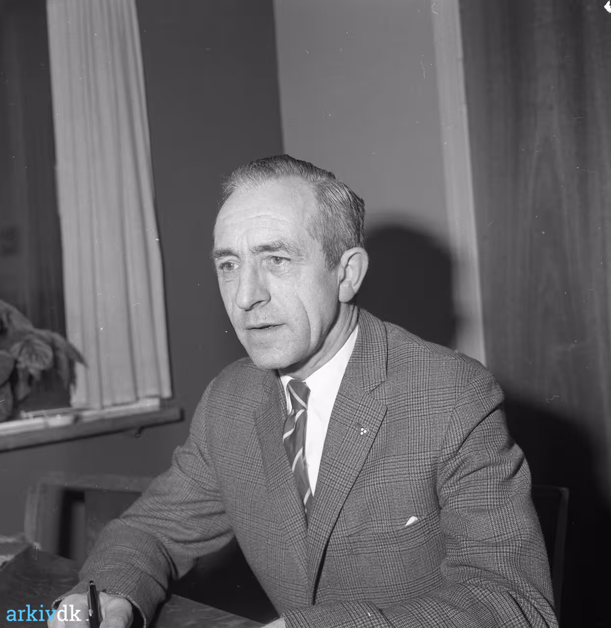 arkiv.dk | Portræt - malermester Carl Aage Lemann Sørensen (1911-1995), Harevænget 2, Vejle, 1962