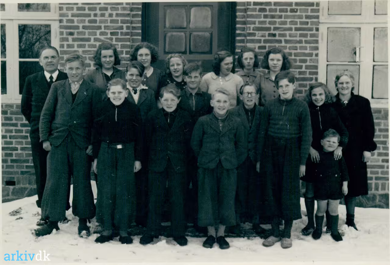 arkiv.dk | Konfirmander Mariekirken 1947 Bøvling Valgmenighed